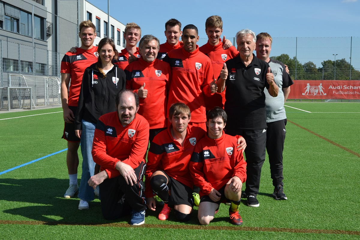 Saisonstart mit neuen Trikots für die "Elf Freunde" - Bayern mittendrin