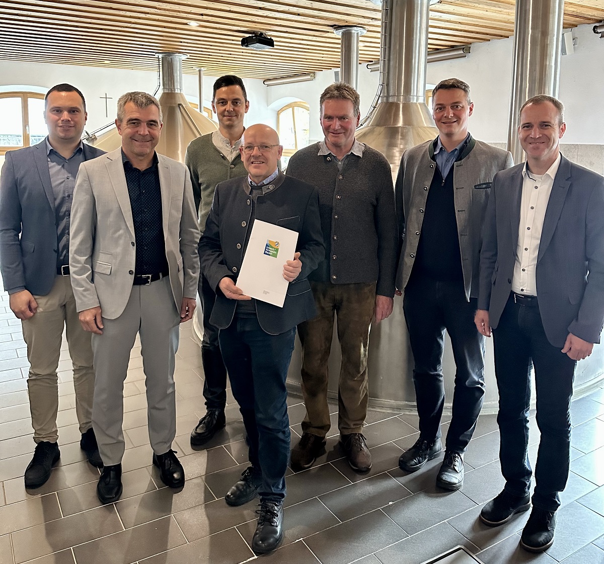 Urkunde „Umwelt- und Klimapakt Bayern“ an Brauerei Gutmann - Bayern ...